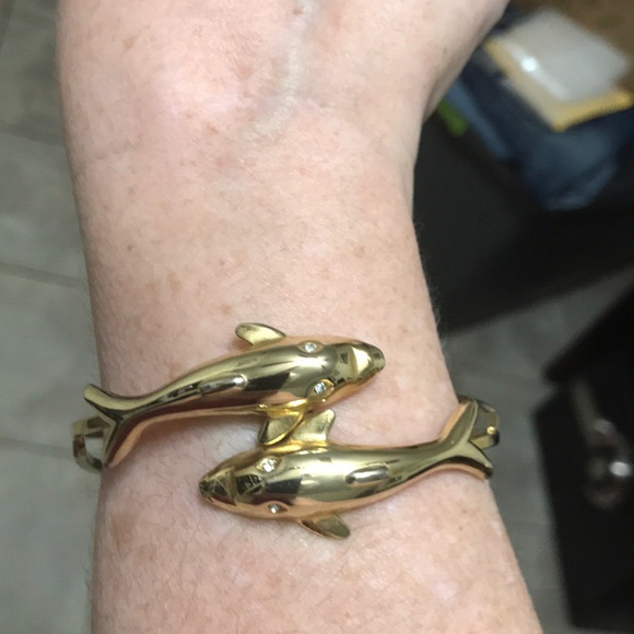 Gold Tone Dolphins | Jewelry | Nwot Gold Tone Spring Loaded Dolphin ...